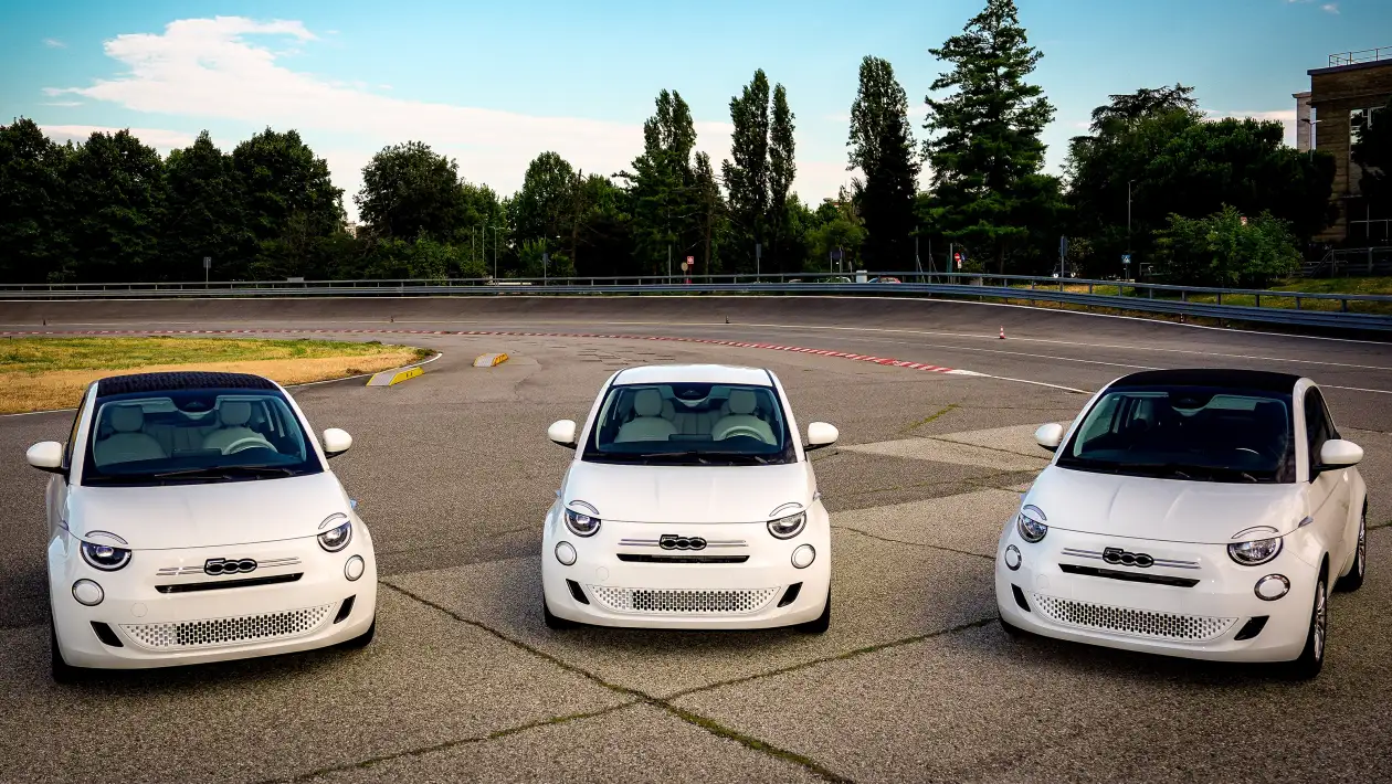 Ny Fiat 500 Hybrid: Billig benzinbil på elbilsplatform